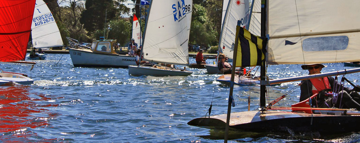 Earwigoagin: Scow Moth Rendezvous: Albert Park Lake