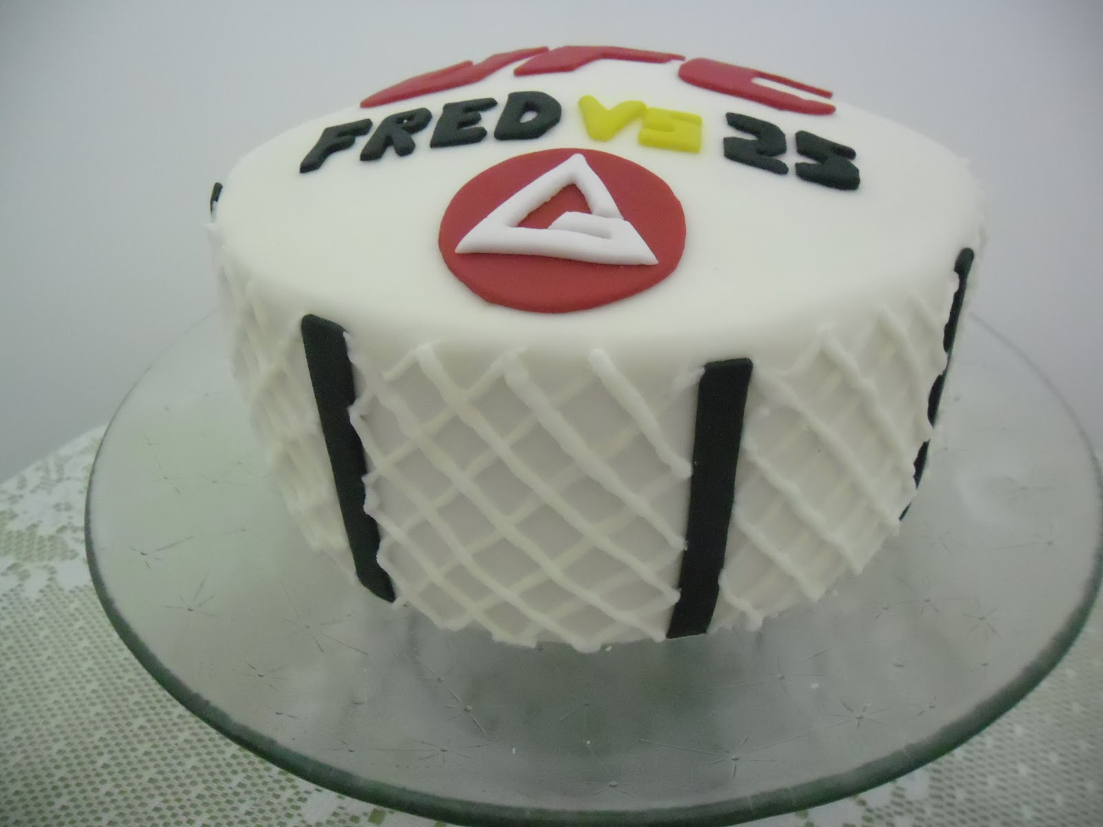 Doces da Carlinha: Bolo UFC Fred