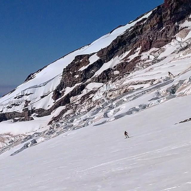 Mount Rainier Climbing: Muir Snowfield and Summer Conditions in October