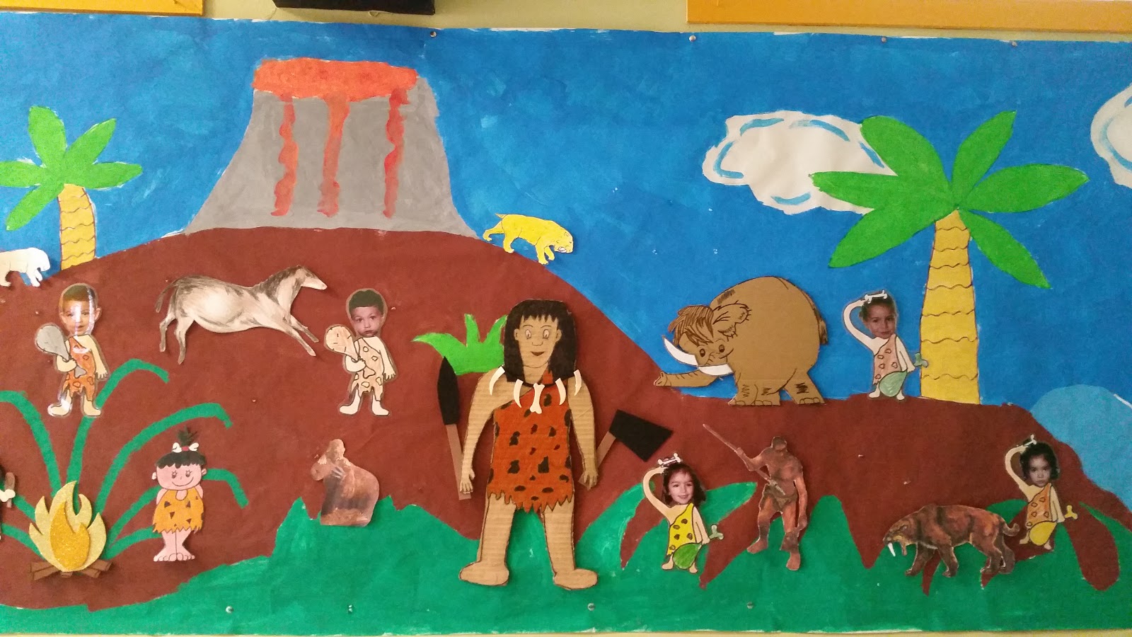 "LA SEÑO EVA Y SUS OCHO ENANITOS": MURAL "LA PREHISTORIA"