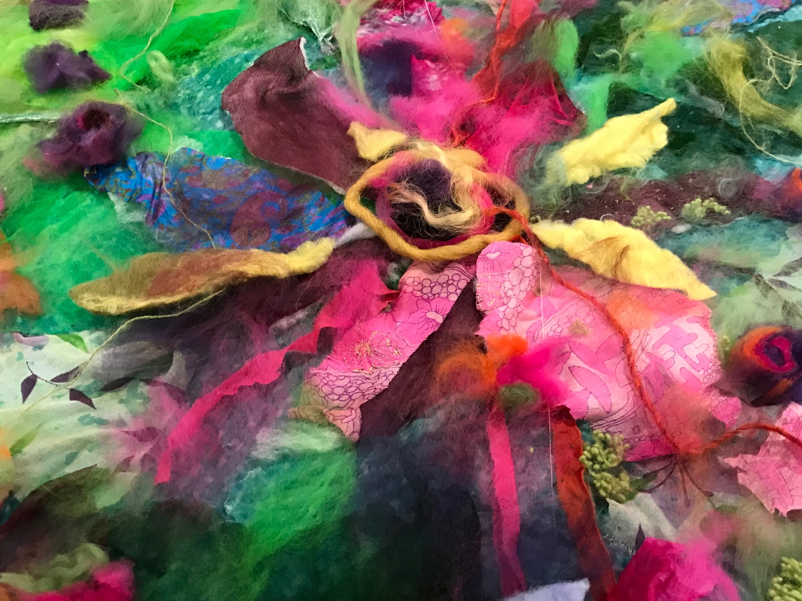 Studio 907: How to create a nuno felt abstract design with prefelts