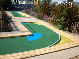 The Ham and Egger Files: Miniature Golf at the North Shore Holiday ...