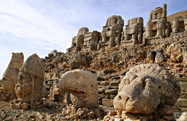 Sejarah Indonesia : Kisah Nabi Ibrahim Melawan Raja Namrud, Raksasa ...