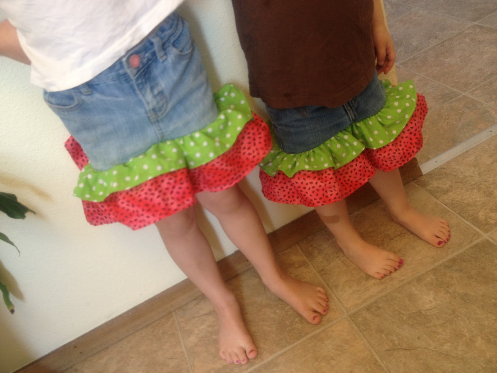 Redneck Soccer Mom: trash to fabulous - junk jeans to cute skirt