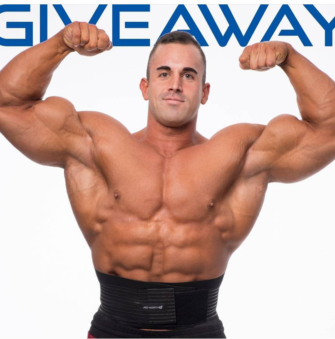 Muscle Lover: Canadian bodybuilder Joe Seeman