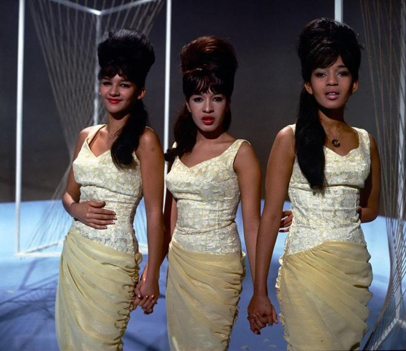 Bitterness Personified: Ronnie Spector: Beyond the Beehive at The Queen ...