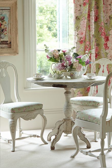 Hydrangea Hill Cottage: Tables for Two