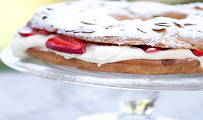 Chef de Belly: Strawberry choux ring
