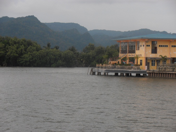 BERPETUALANG KE ACEH: The waters just outside the Perlis river mouth