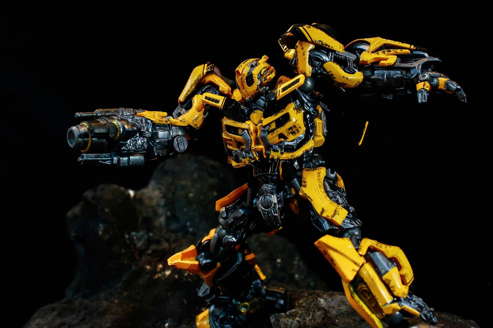 Akio's Gunpla Workshop: Revoltech Bumblebee Custom