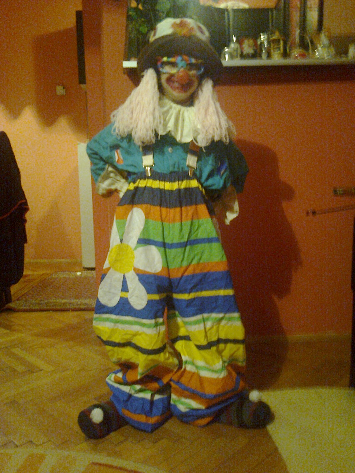 Sanjine svastarije: Klovnovsko odelo