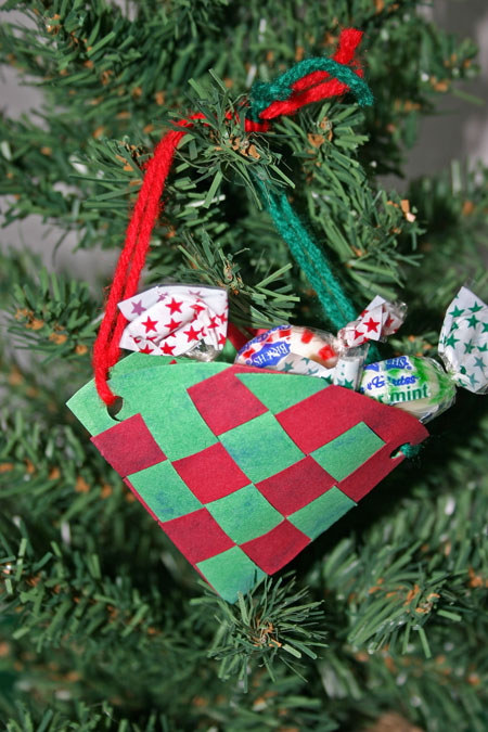 15 Easy Paper Christmas Craft Ideas - Holidays Blog For You