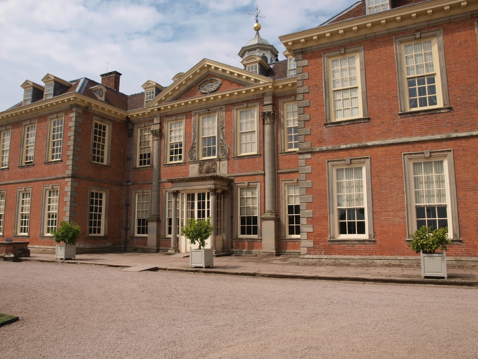Ragged Robin's Nature Notes: Hanbury Hall - Part 2: The House