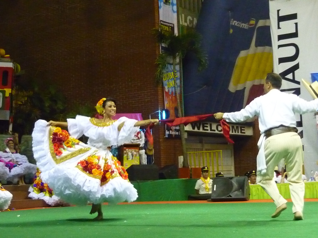 Turistica en el Mundo: BAILANDO EL BAMBUCO