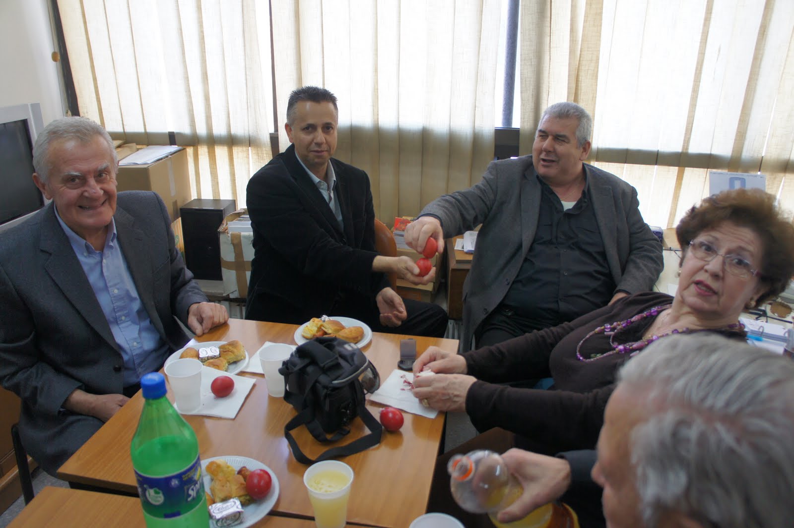 ΣΥΛΛΟΓΟΣ ΕΥΡΥΤΑΝΩΝ ΒΟΡΕΙΑΣ ΕΛΛΑΔΑΣ "ΤΟ ΒΕΛΟΥΧΙ": ΤΟ ΤΣΟΥΓΚΡΙΣΜΑ ΤΩΝ ΑΥΓΩΝ