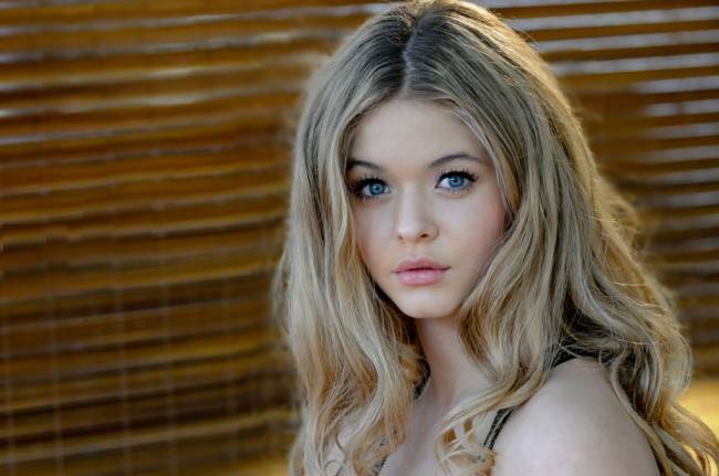 Pretty as Pretty does on Pinterest | Ashley Benson, Wardrobes and Dupes