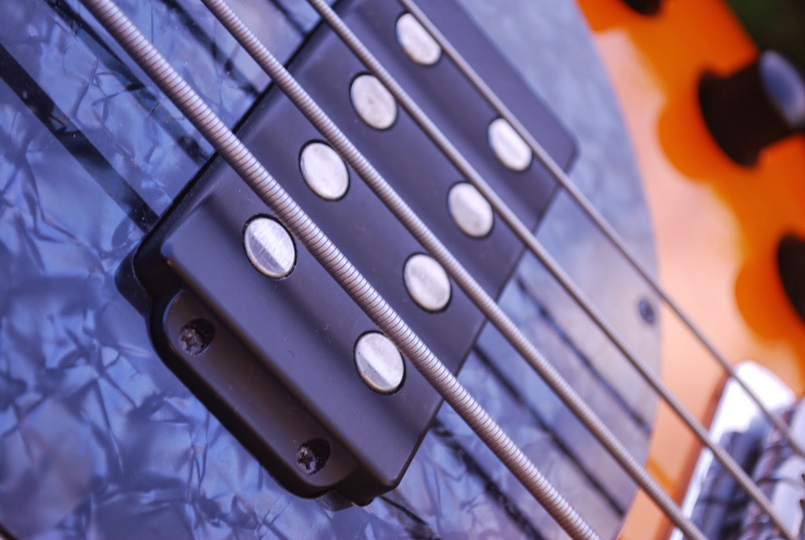 Rex and the Bass: 2006 Ernie Ball MusicMan Bongo Bass Guitar Review