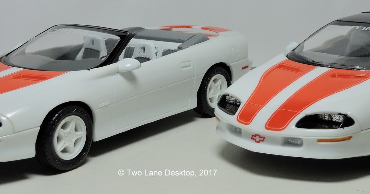 Ertl 1:25th 1997 Chevrolet Camaro Z28 30th Anniversary Edition