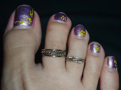 Purple Nail Polish and Toe Ring Style | Girls Fashion Magazine