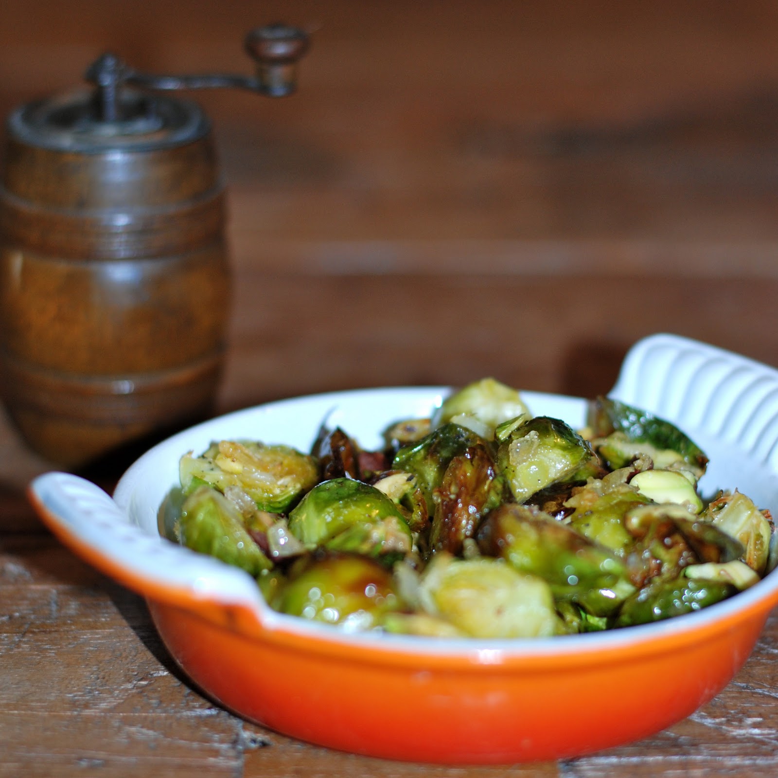 In de keuken: Geroosterde spruiten met knoflook en pistachenoten