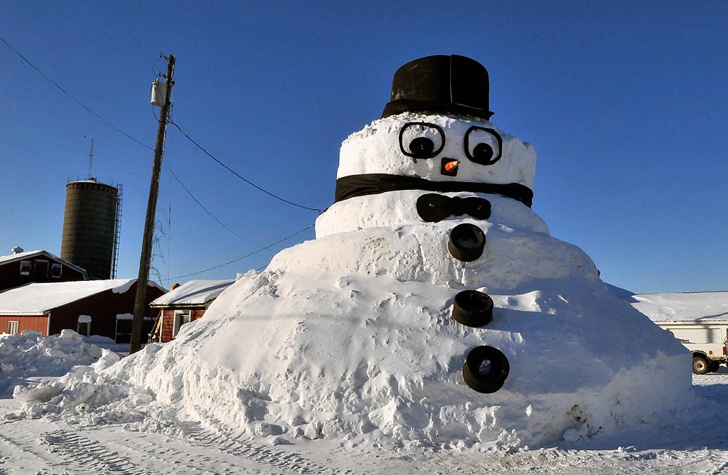Are You The Cameraman?: World's Largest Snowman