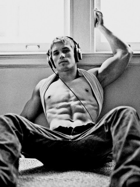 Eyecons: MODEL MONDAY: DANIEL RUMFELT