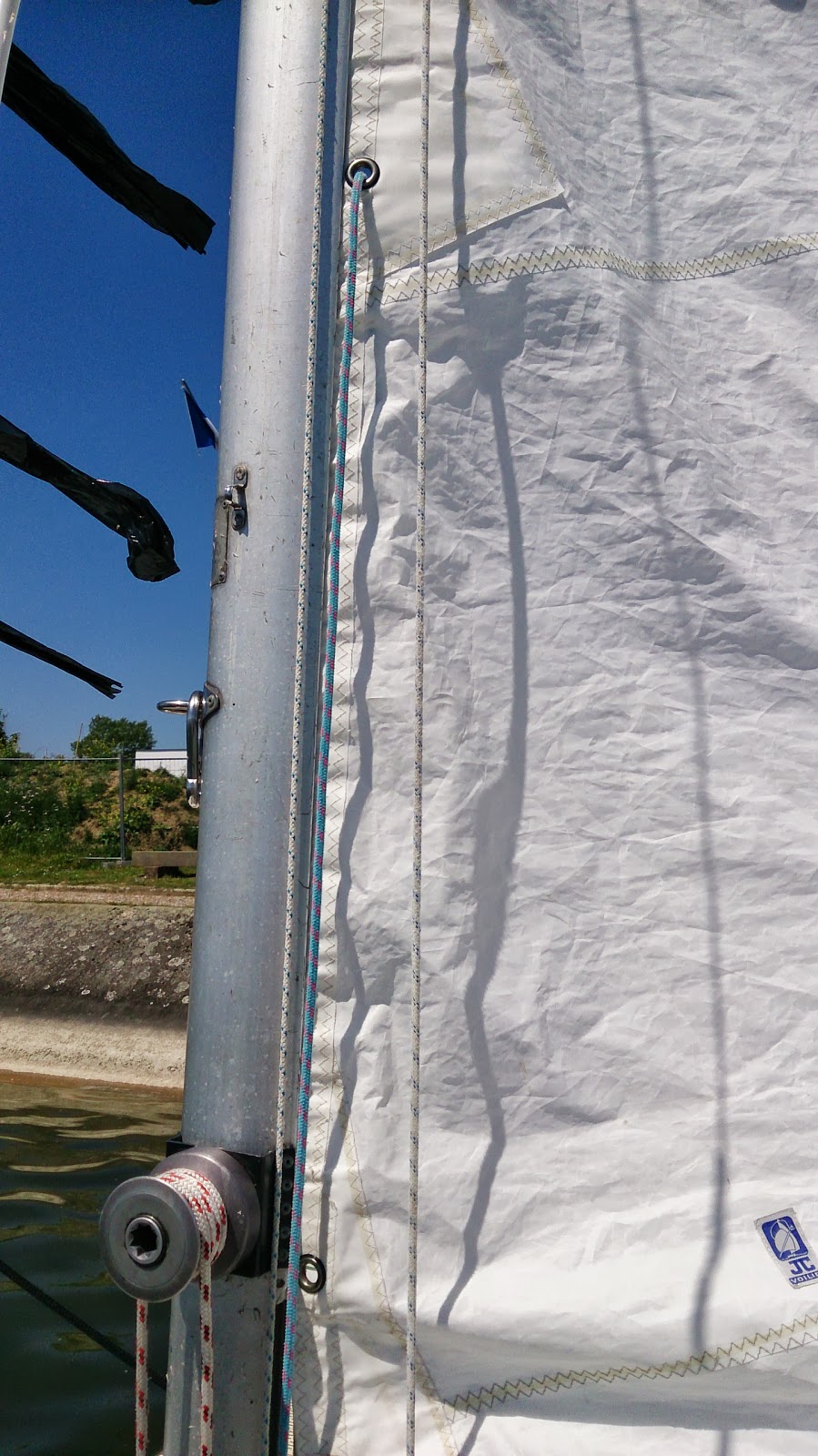 Tyrone : une petite famille sur un petit voilier: Prise de ris ...