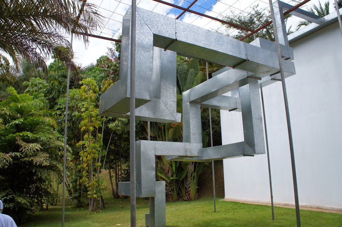 Algo além dos Livros: Arte no Inhotim