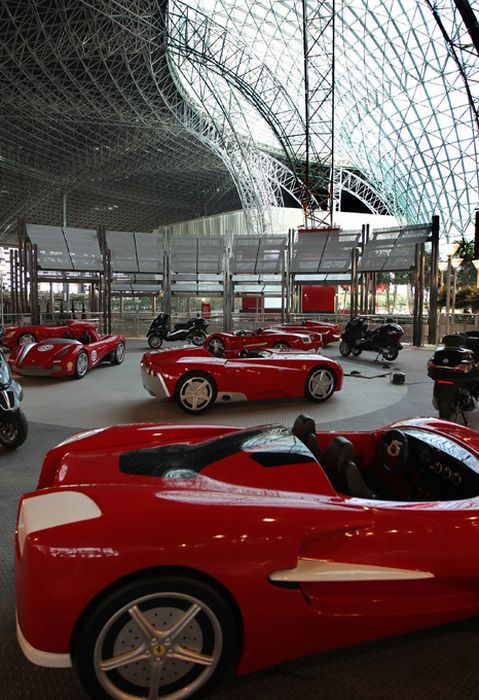 ai que chic: Ferrari World Abu Dhabi: O Parque temático de luxo da Ferrari