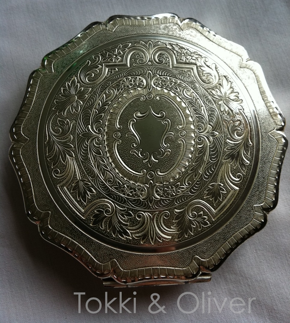 Tokki and Oliver: Stratton England Vintage Compact Powder