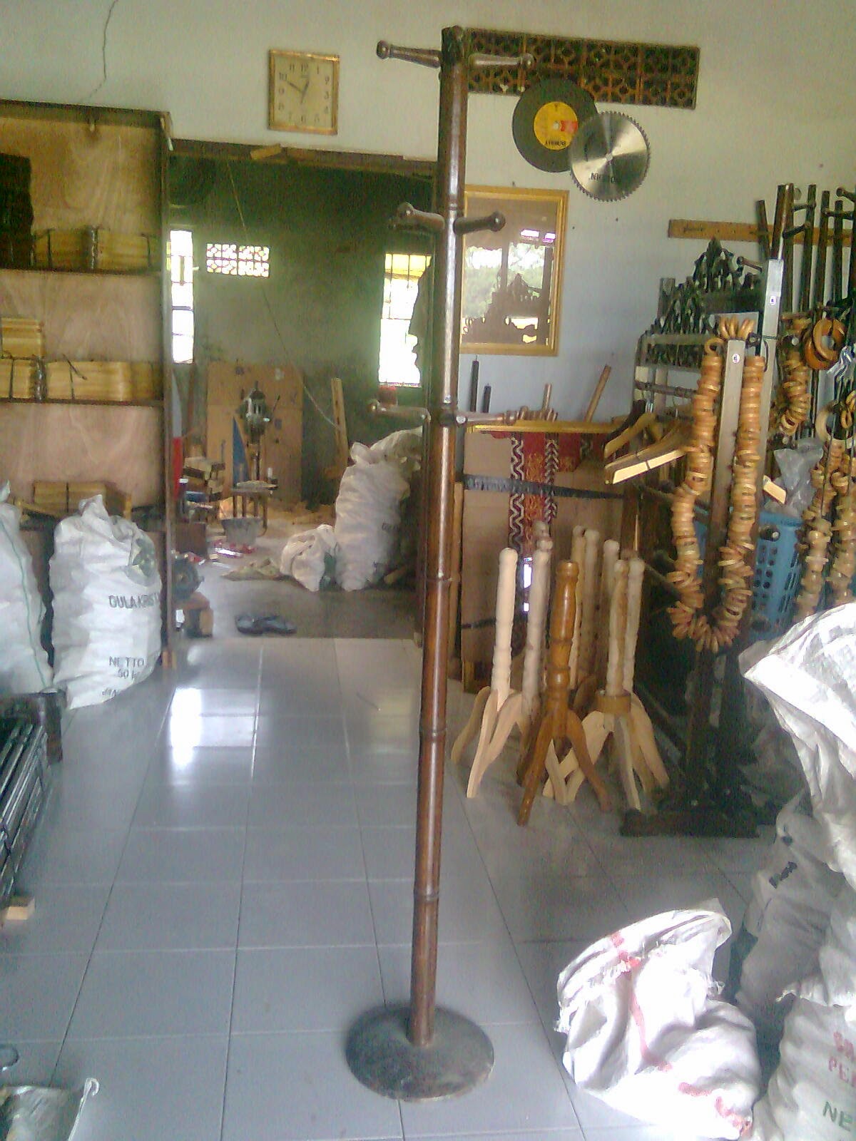 GAWANGAN KAYU UKIR: KERAJINAN GAWANGAN