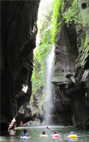 VSA Assignment in Vanuatu: Millennium Cave Tour - Espiritu Santo
