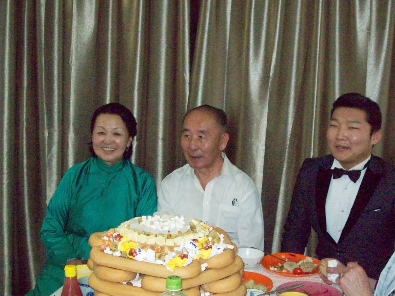 The Nays in Mongolia: Saikhan Shinelj bain uu?