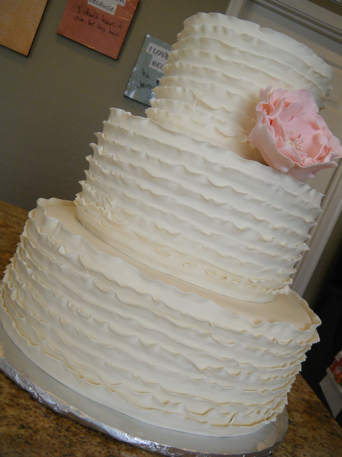 Cassy's Cakes: Ruffle wedding cake
