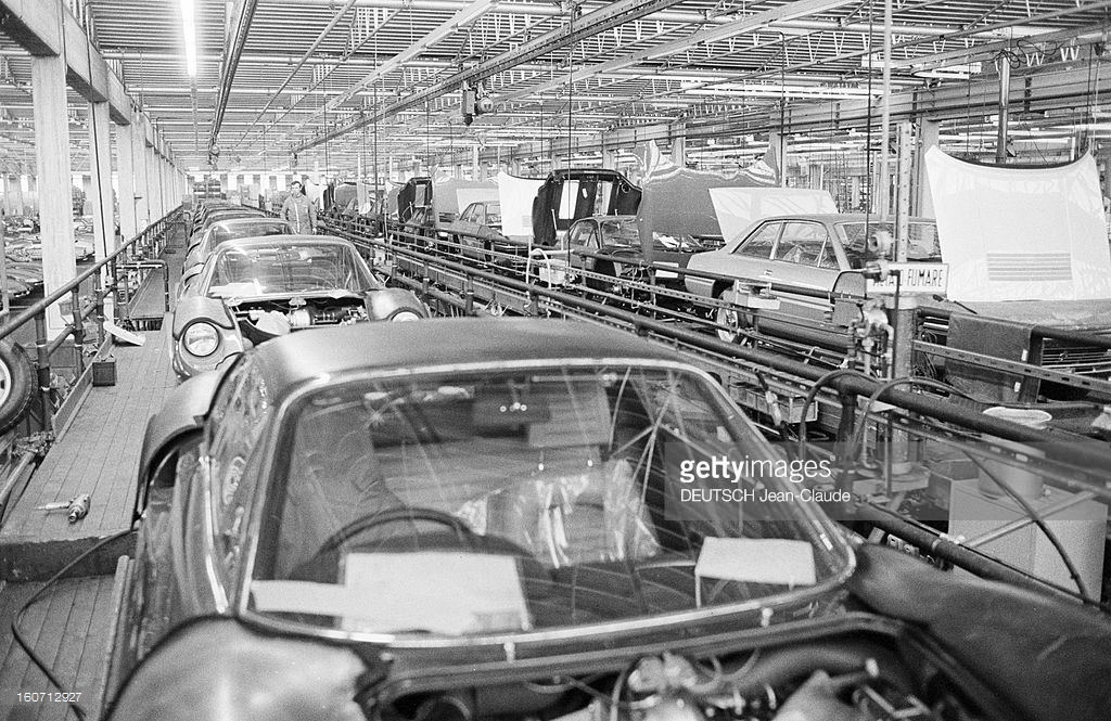 Ferrari 400: 1974 Ferrari Factory assembly line