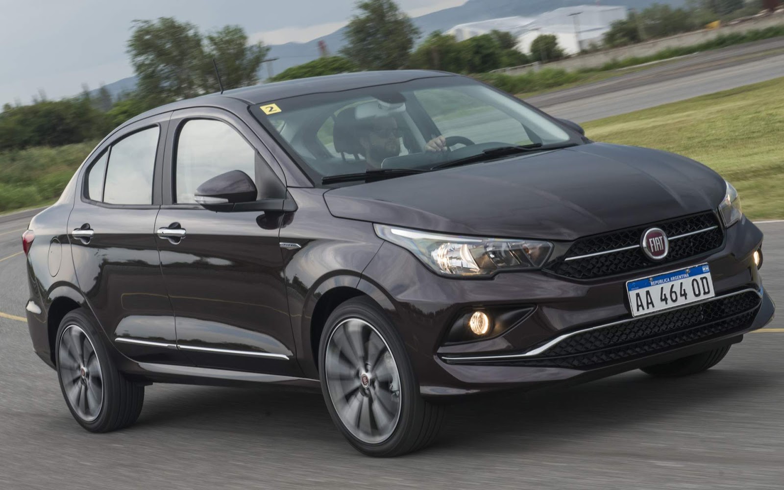 Novo Fiat Cronos 1.8 Automático: desempenho e consumo