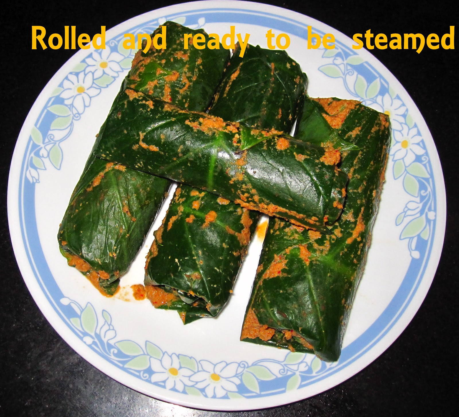 Cook Book: Pathrode or Stuffed n Steamed Colocasia rolls or "Pathrado ...