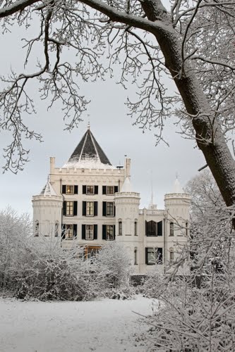 The Elegant Chateau: Wintery Christmas Castles