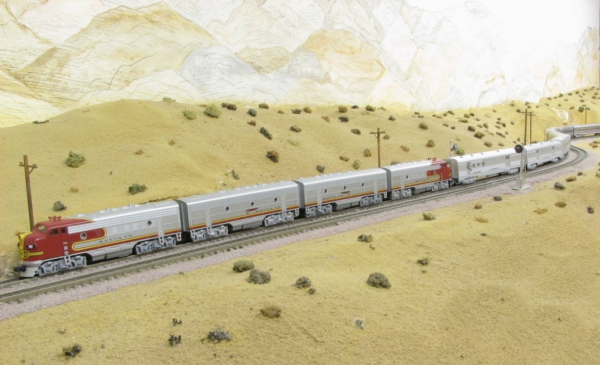 Needles Division Santa Fe RR N Scale: 1954 Santa Fe El Capitan in N Scale