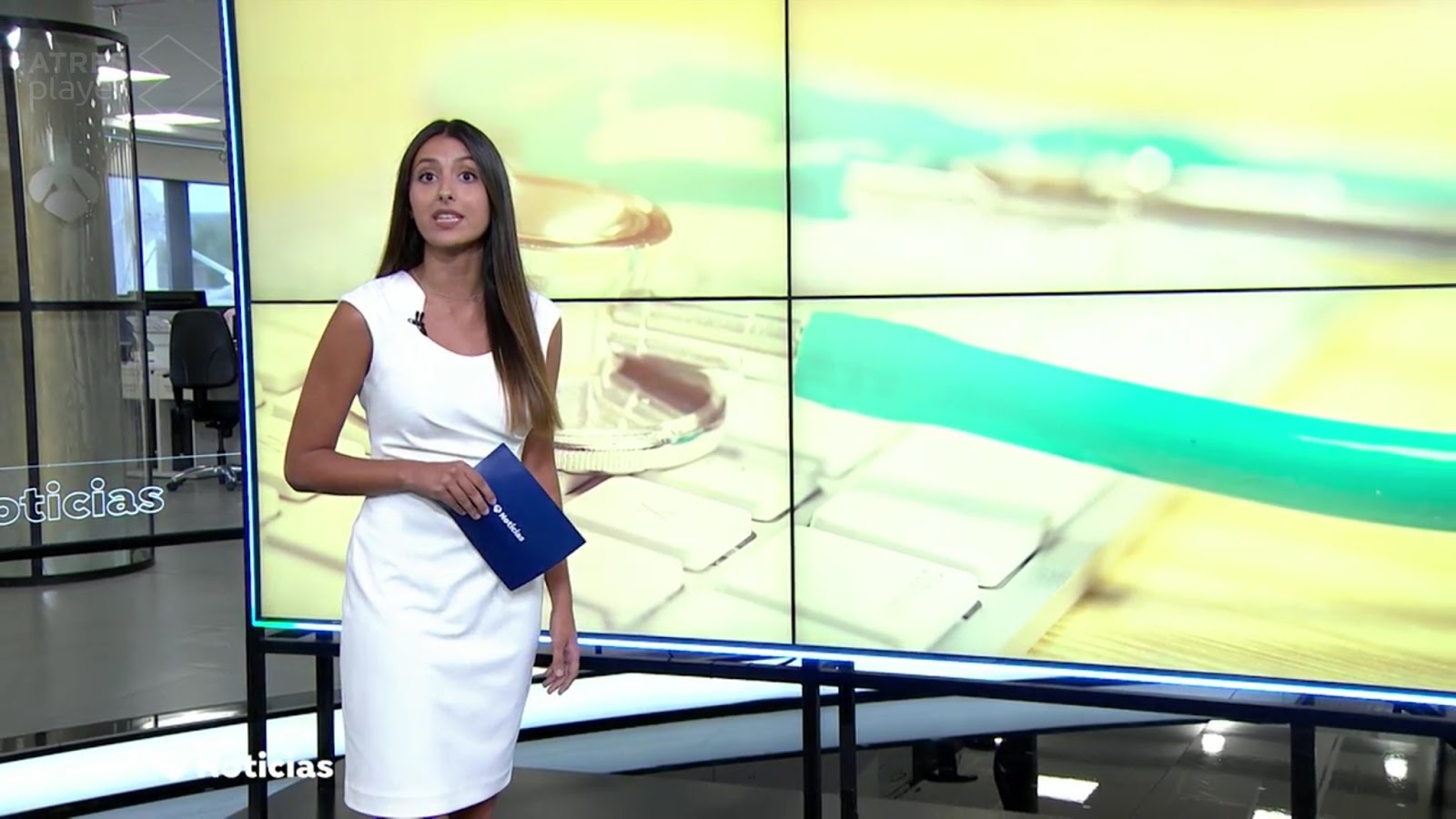 Miss Presentadoras TV: Lucía Rodríguez. A3 Noticias Fin de Semana (30/8/20)