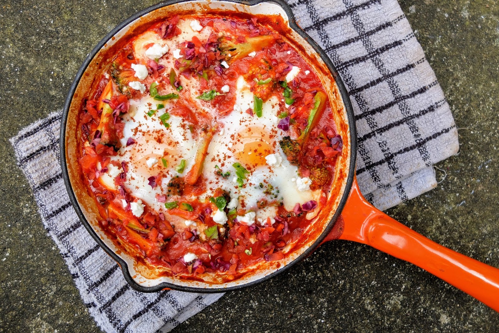 Keto Breakfast: Turkish Shakshuka - Raw Rhubarb - Fit Food and Recipes