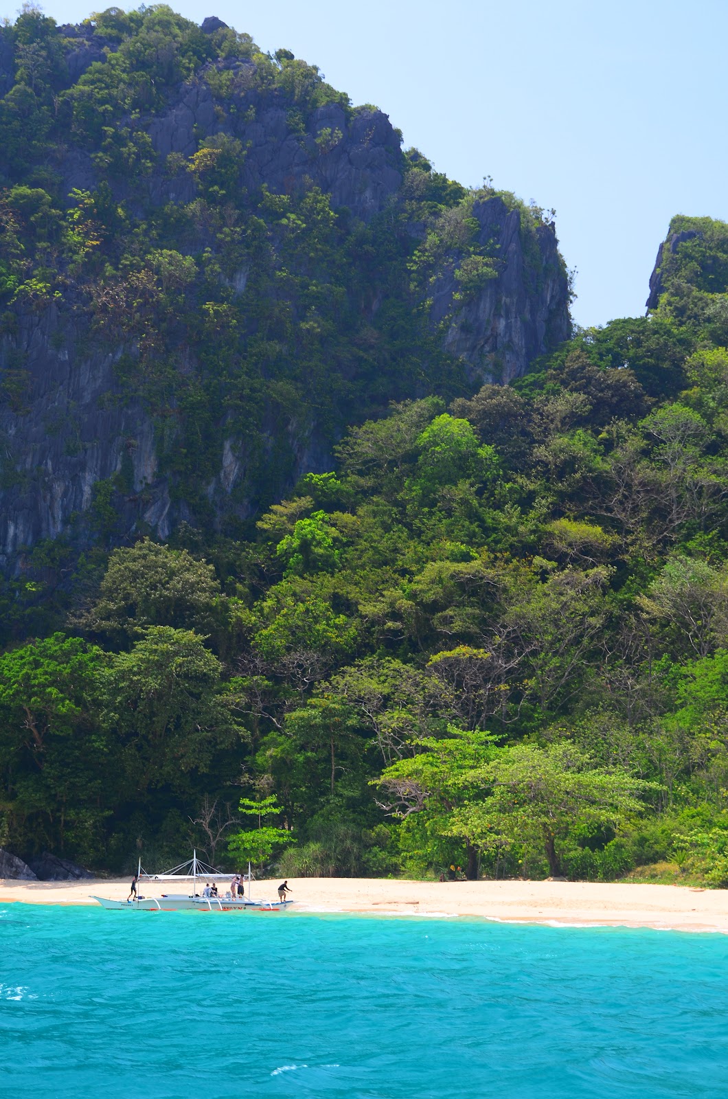 The Nomadic Pinoy: Kayaking on Bacuit Bay