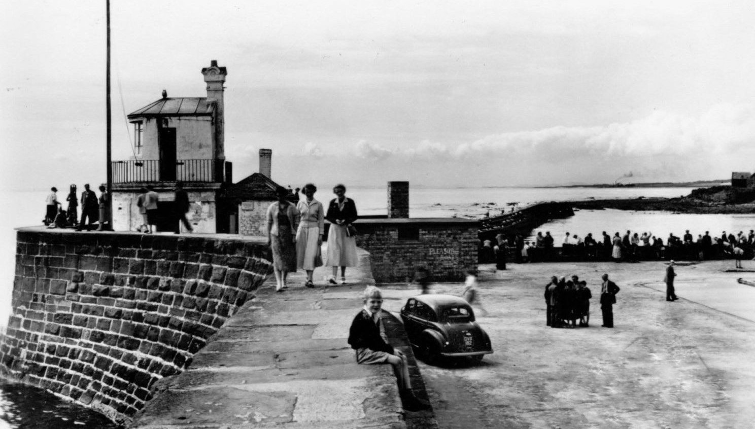 Tour Scotland: Old Photograph Sea Wall Arbroath Scotland