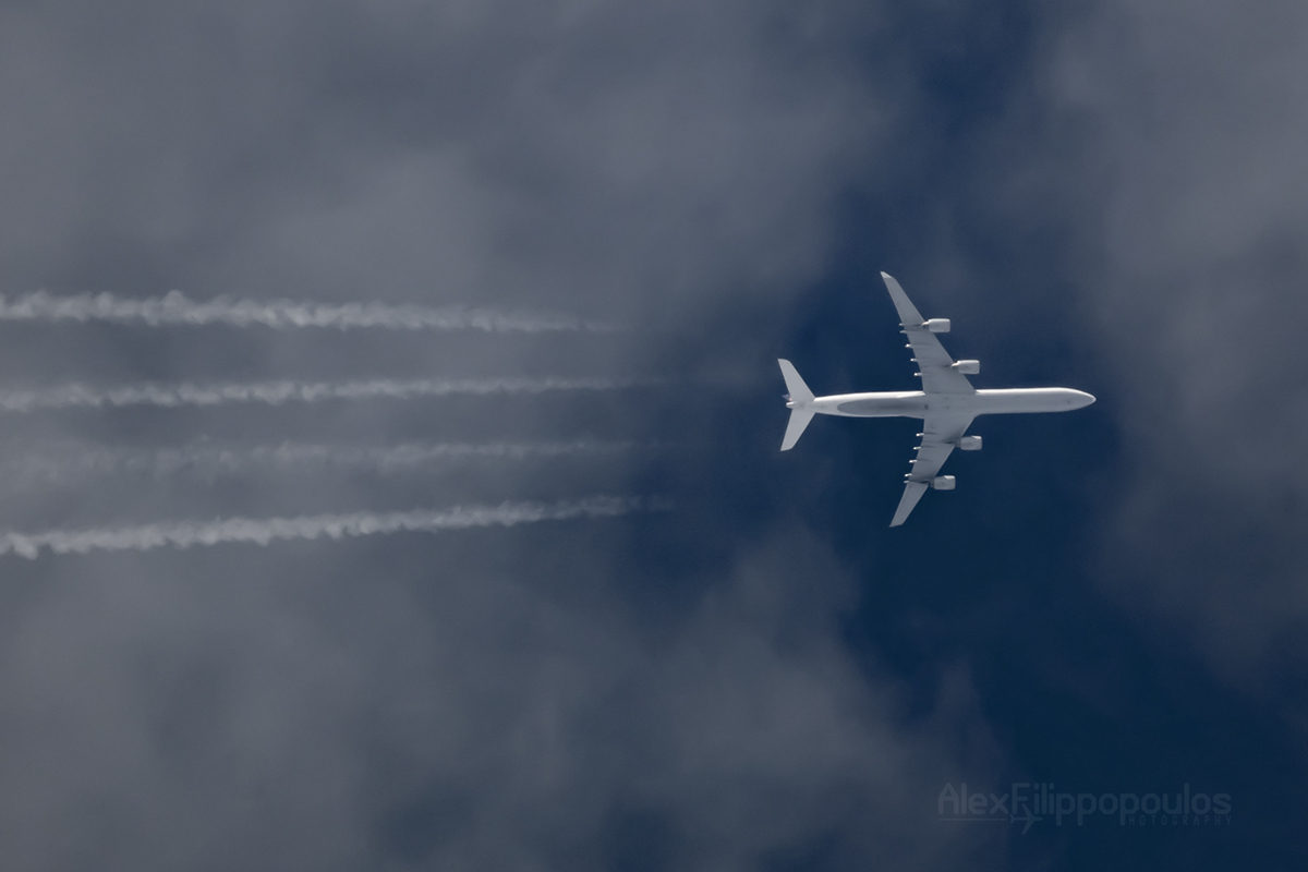 Alex Filippopoulos Photography: Overflying aircraft / Contrails