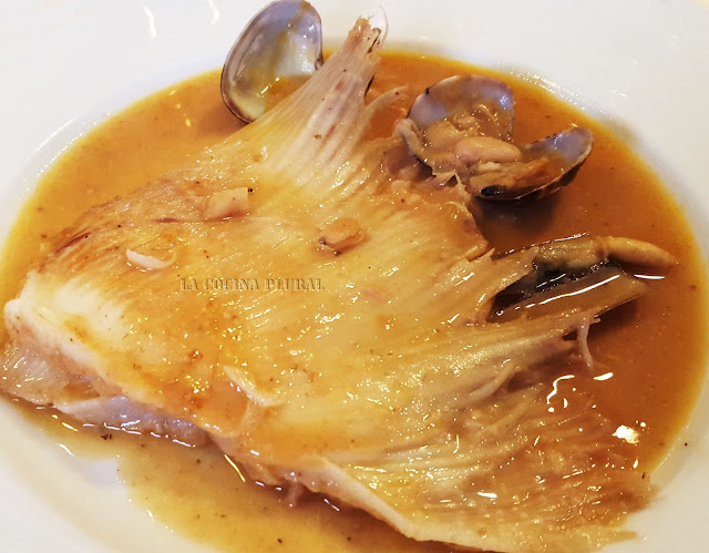 LA COCINA PLURAL: RAYA GUISADA CON ALMEJAS Y PICADA DE ALMENDRAS