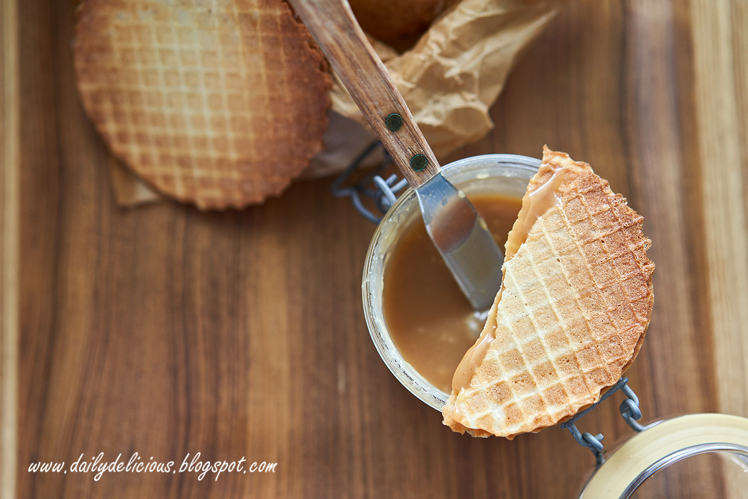 dailydelicious: Stroopwafel: Caramel filled waffle