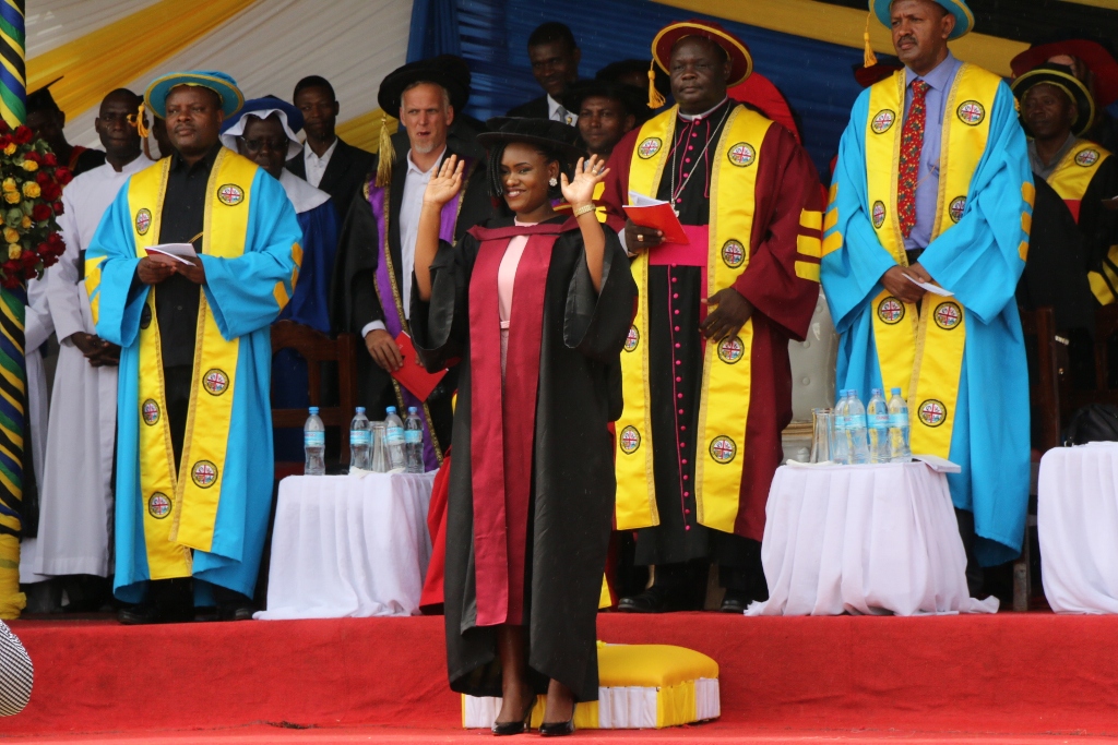 WAHITIMU CHUO CHA SAUT MWANZA 2017 WAKABIDHIWA RASMI NONDO ZAO. ~ g sengo