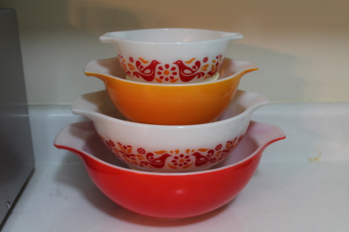 Sir Thrift A lot: How to Stack & Display Your Pyrex!