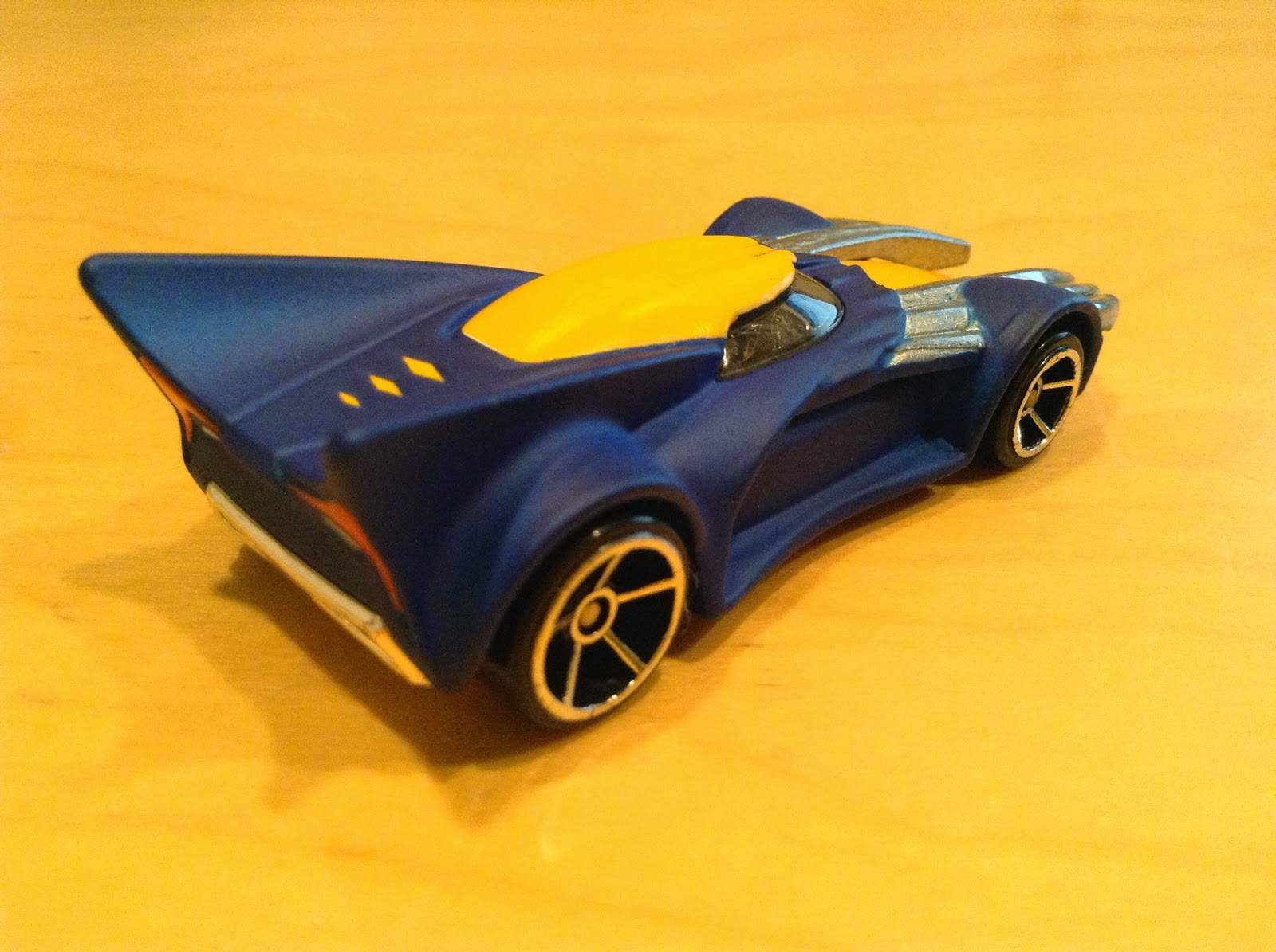 JULIAN'S HOT WHEELS BLOG: Marvel: Wolverine - Character Car