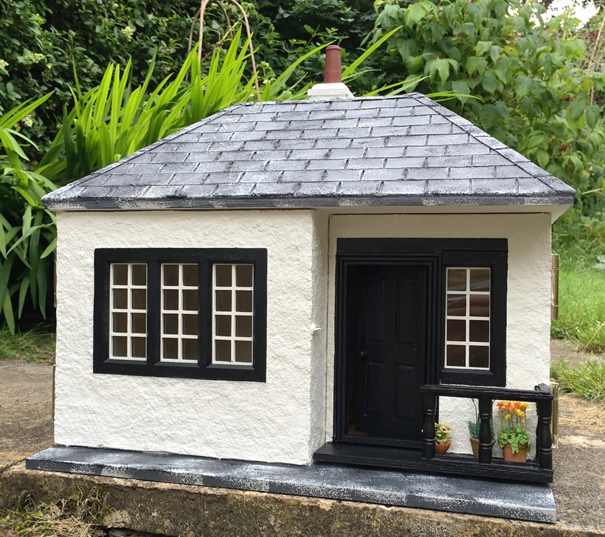 Julie's dolls house blog: 1/12th Scale 'The Lodge"
